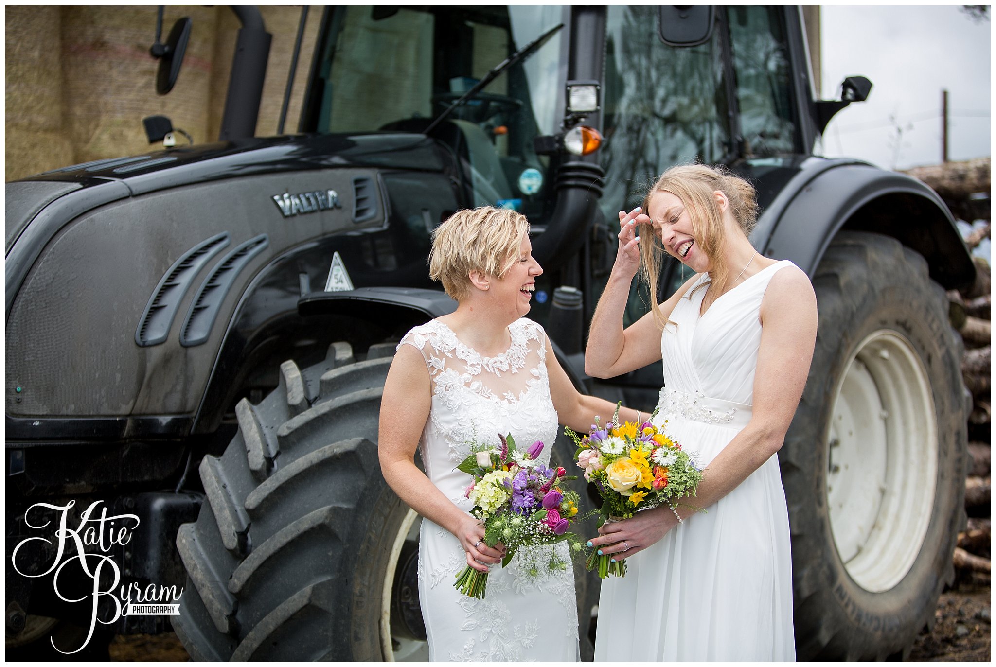 A farm, a first look & a flashmob! Jen & Jenni’s High House Farm ...