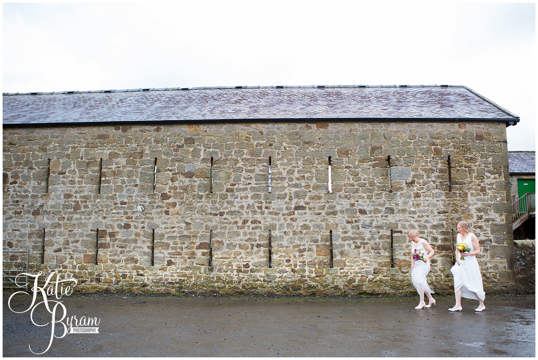 A farm, a first look & a flashmob! Jen & Jenni’s High House Farm ...